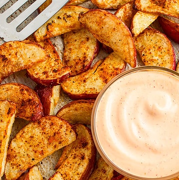 Seasoned Red Potato Wedges with Quick Sriracha Mayo - Joyfully Full