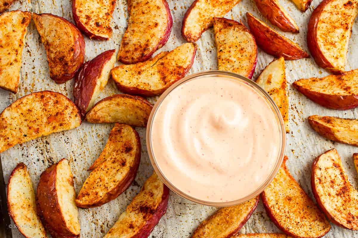 Seasoned Red Potato Wedges with Quick Sriracha Mayo - Joyfully Full